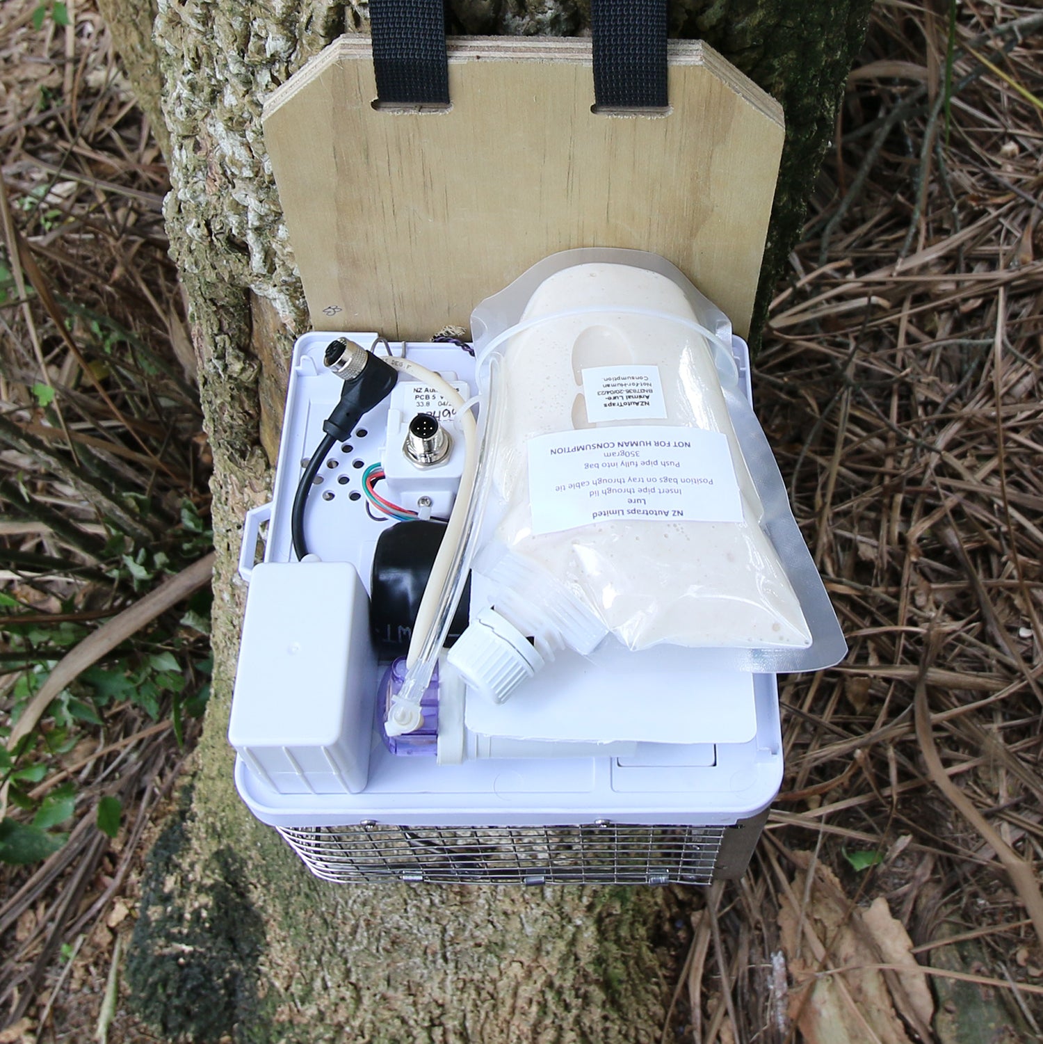 AT220 multi species auto resetting and reluring pest trap – NZ AutoTraps