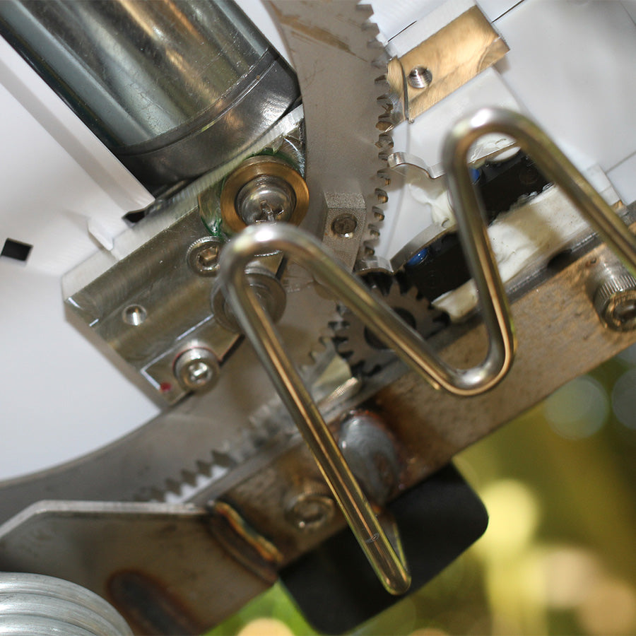 AT220 multi species auto resetting and reluring pest trap – NZ AutoTraps